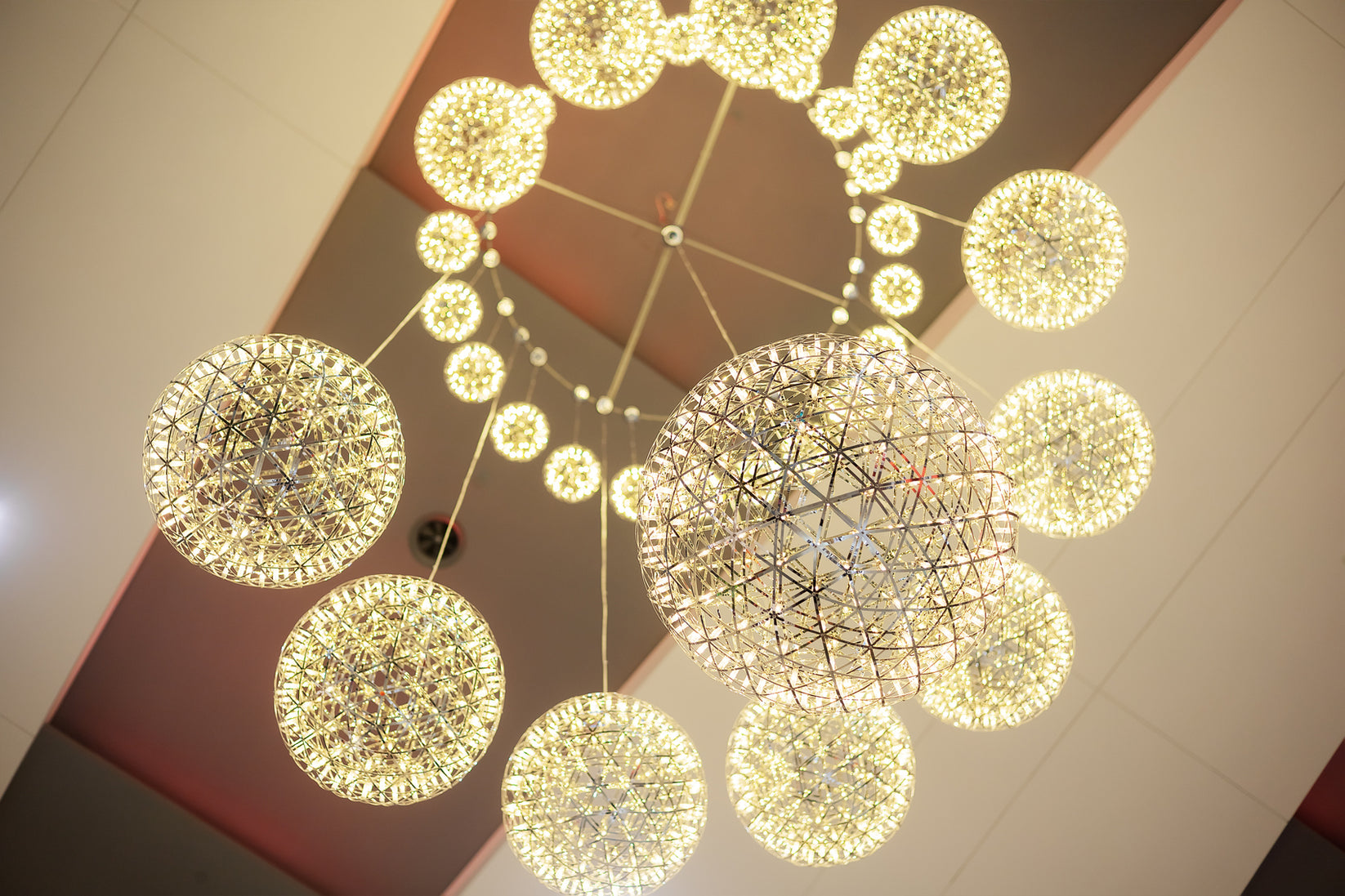 LED Sphere Pendant Light – Modern Geometric Globe Chandelier for Dining ...